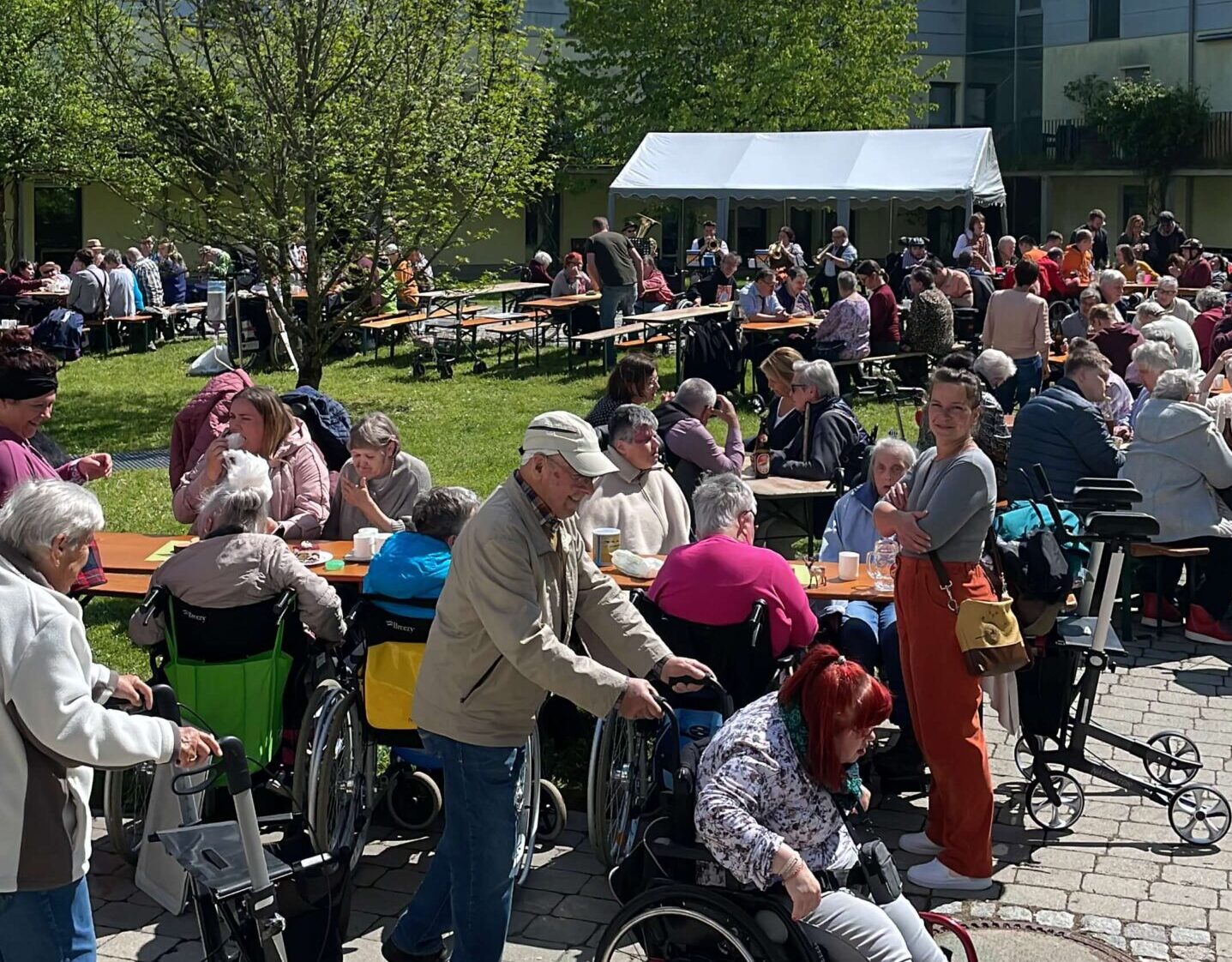 'Schee wars' unser Maibaumbaumfest » Jacob Friedrich Bussereau Stiftung